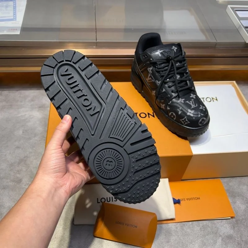 Economical Louis Vuitton Trainer Sneaker