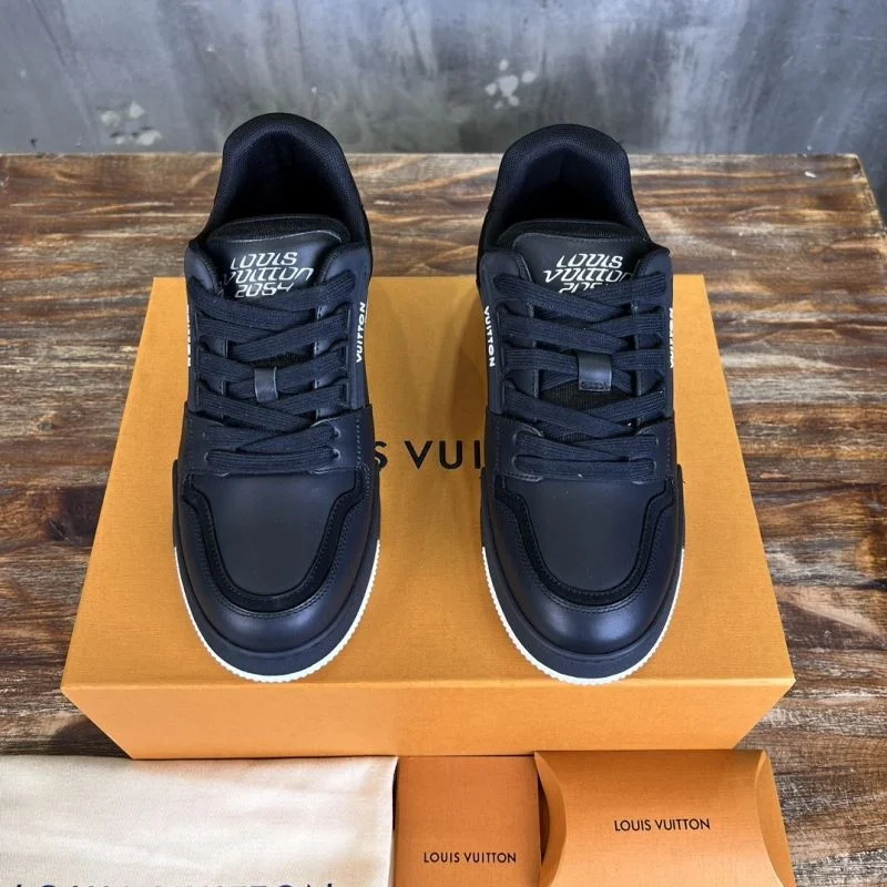 Accurate model Louis Vuitton Trainer Sneaker