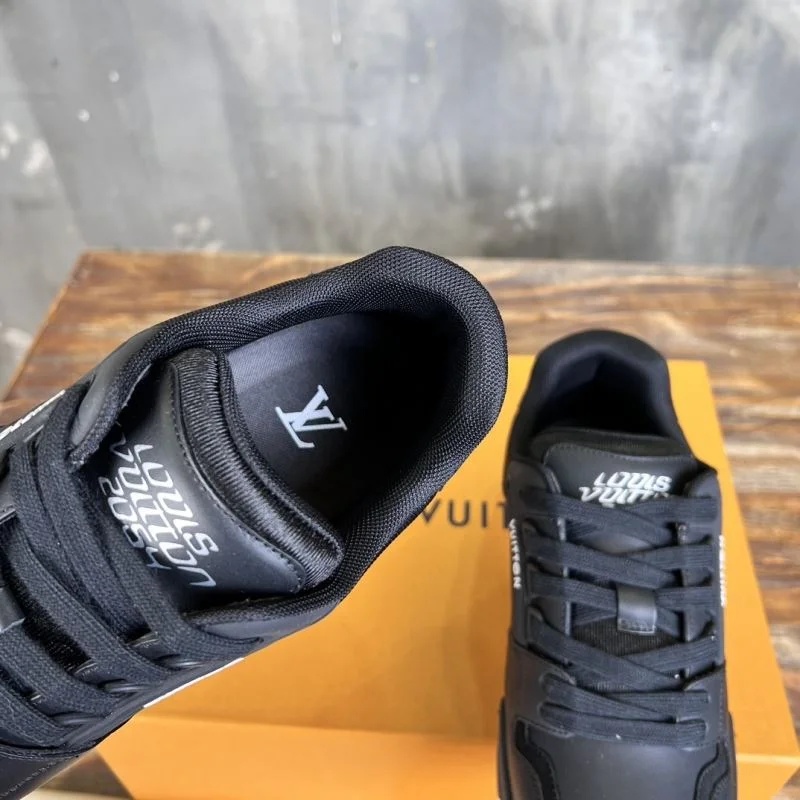 Accurate model Louis Vuitton Trainer Sneaker