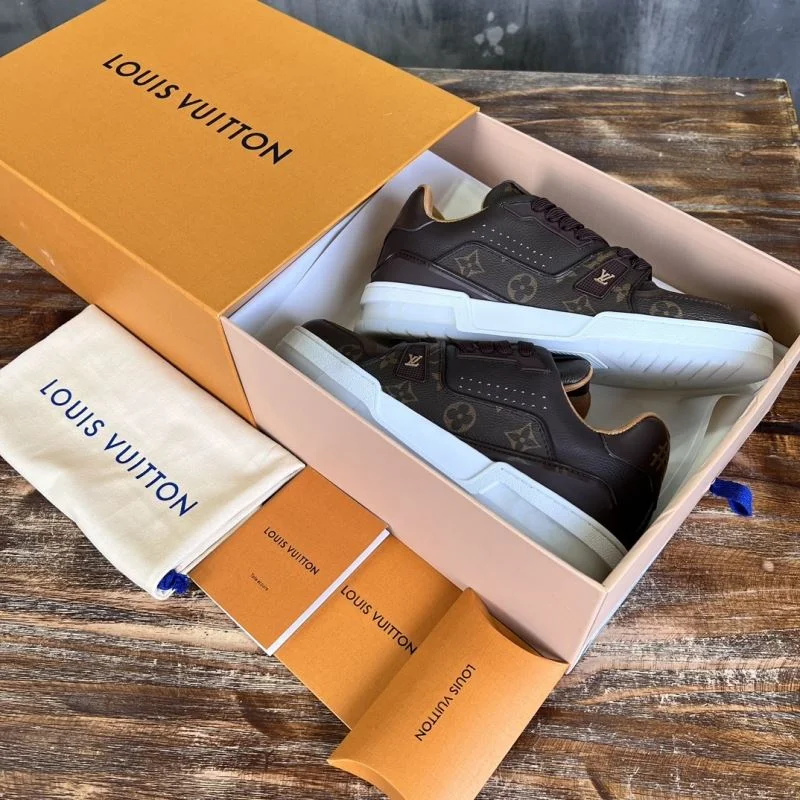 Exact replica Louis Vuitton Trainer Sneaker