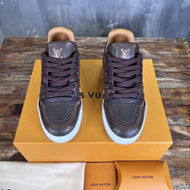 Exact replica Louis Vuitton Trainer Sneaker
