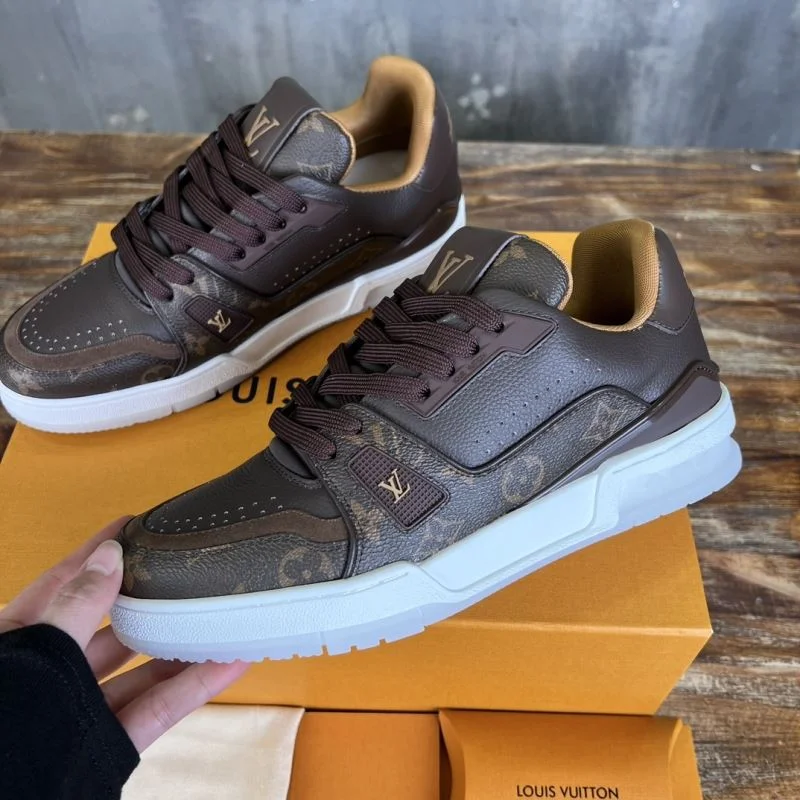 Exact replica Louis Vuitton Trainer Sneaker
