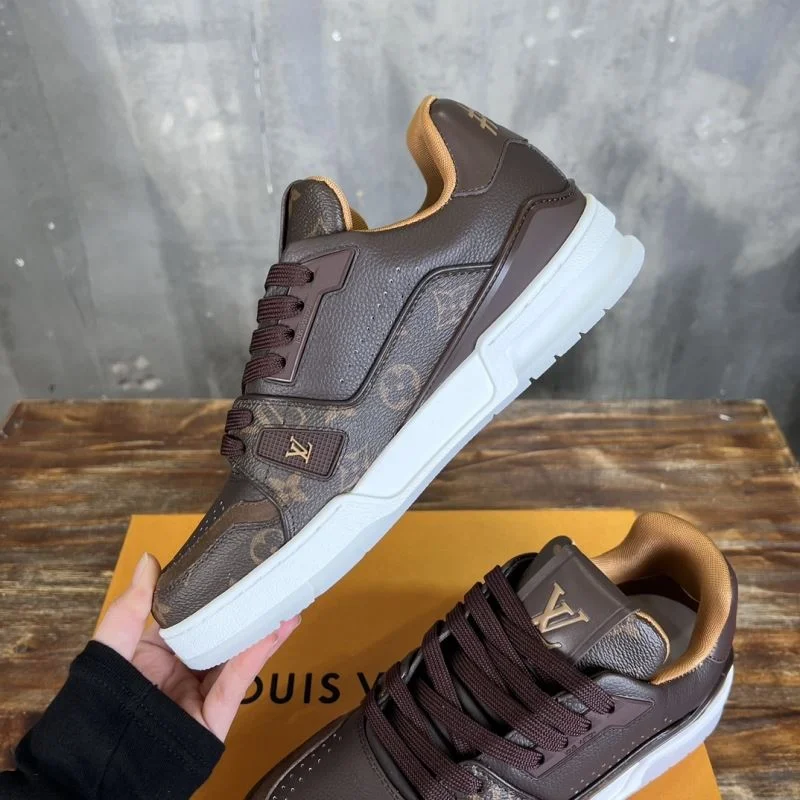 Exact replica Louis Vuitton Trainer Sneaker