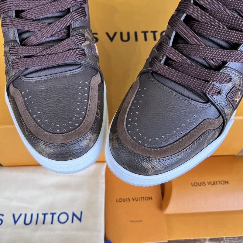 Exact replica Louis Vuitton Trainer Sneaker