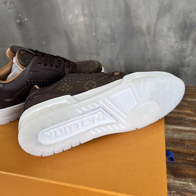 Exact replica Louis Vuitton Trainer Sneaker