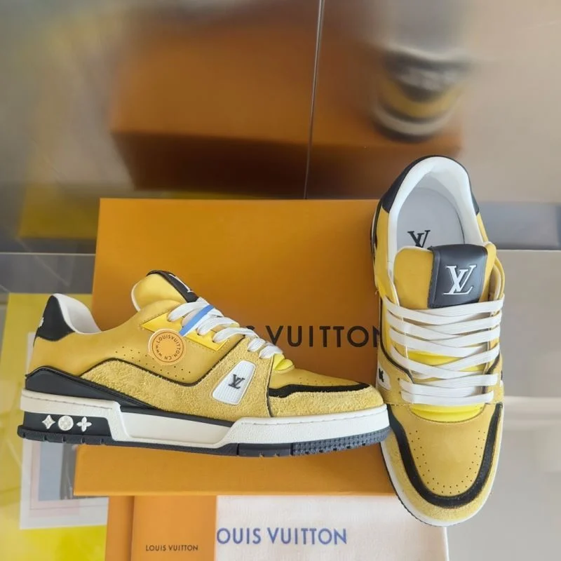 Accurate model Louis Vuitton Trainer Sneaker