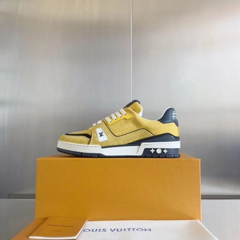 Accurate model Louis Vuitton Trainer Sneaker