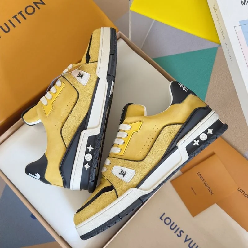 Accurate model Louis Vuitton Trainer Sneaker