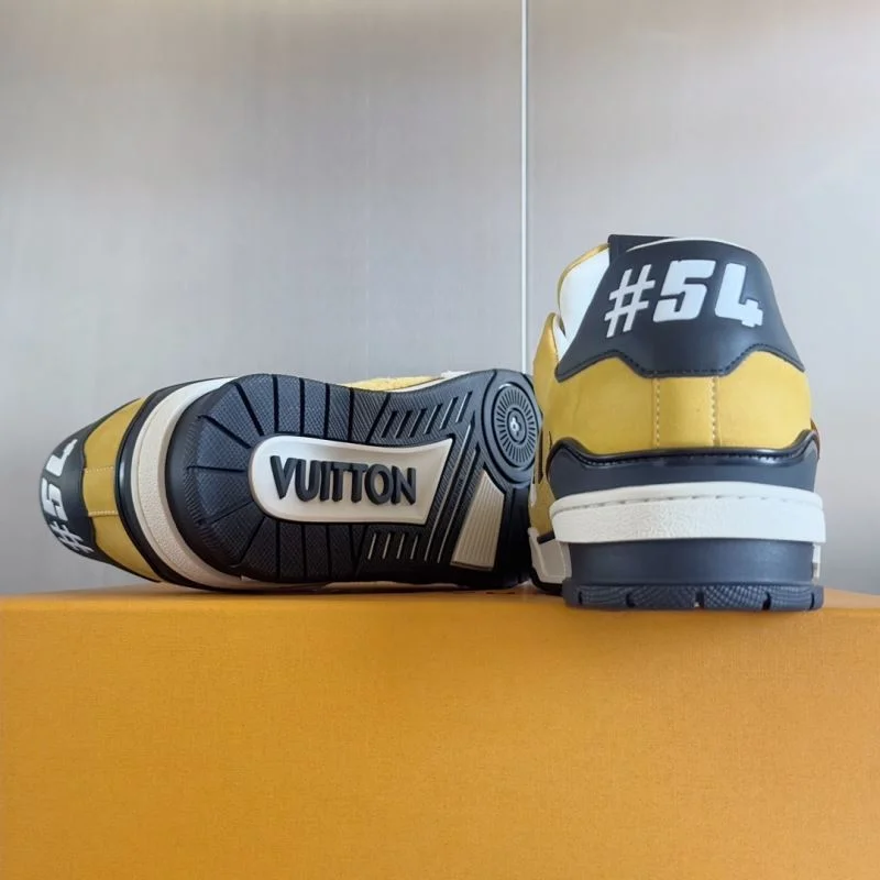 Accurate model Louis Vuitton Trainer Sneaker
