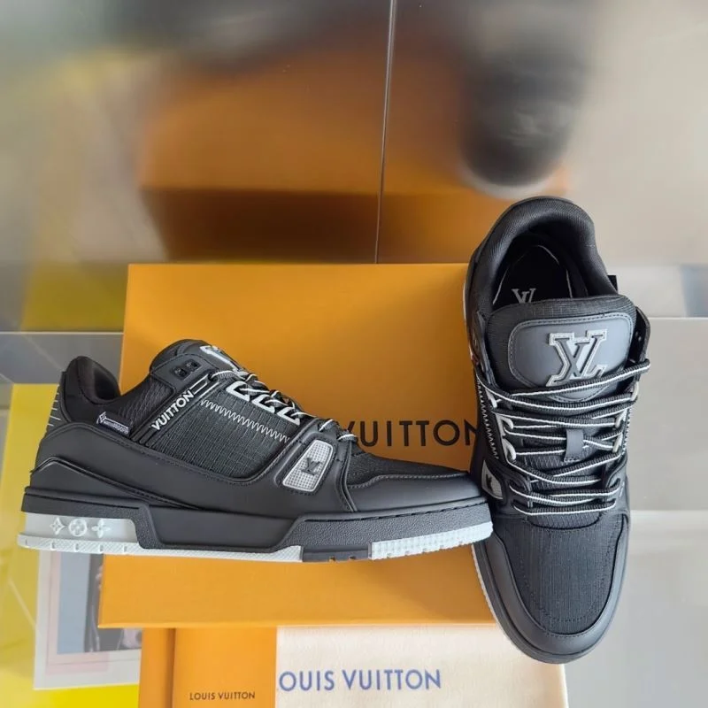 Exact replica Louis Vuitton Trainer Sneaker