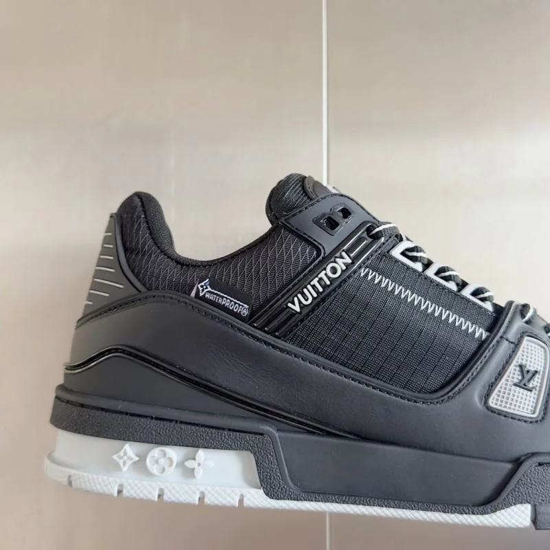 Exact replica Louis Vuitton Trainer Sneaker