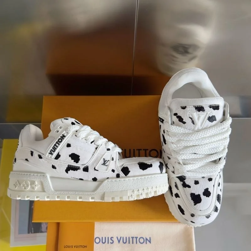 Exact replica Louis Vuitton Trainer Sneaker