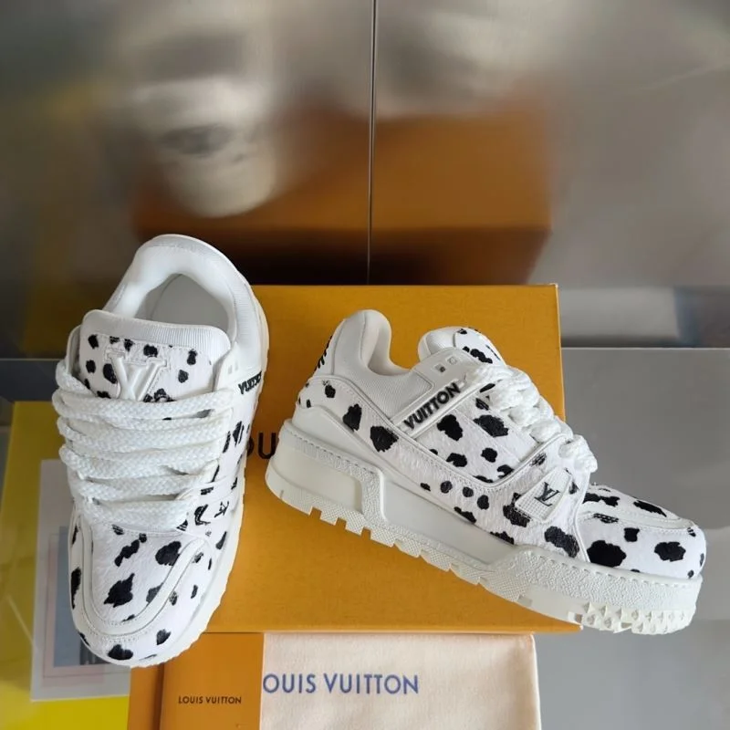 Exact replica Louis Vuitton Trainer Sneaker