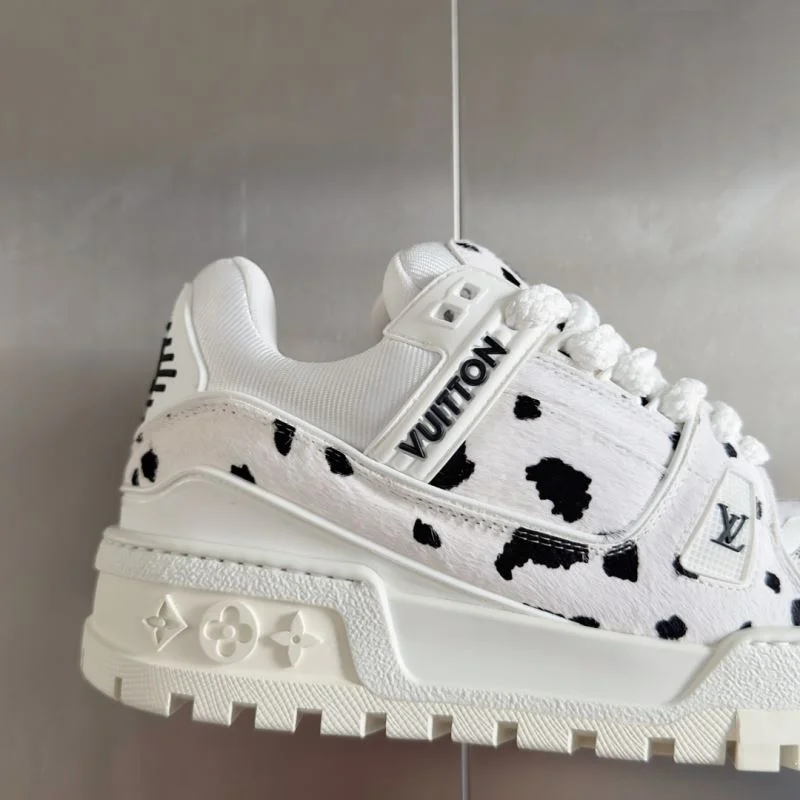 Exact replica Louis Vuitton Trainer Sneaker