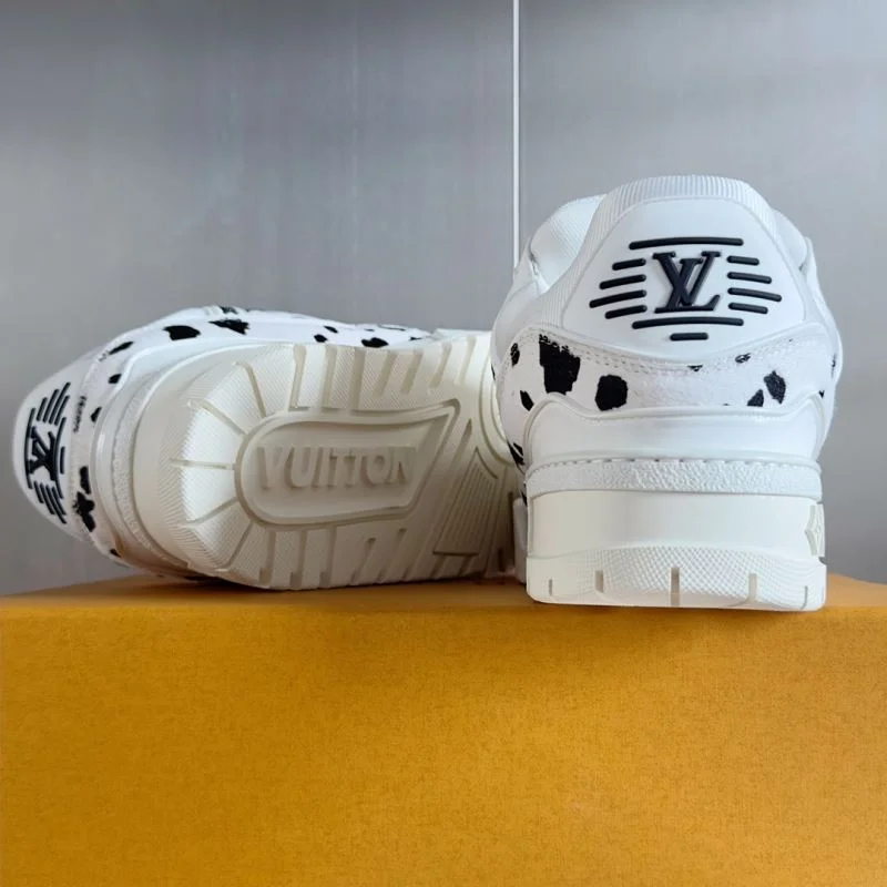 Exact replica Louis Vuitton Trainer Sneaker