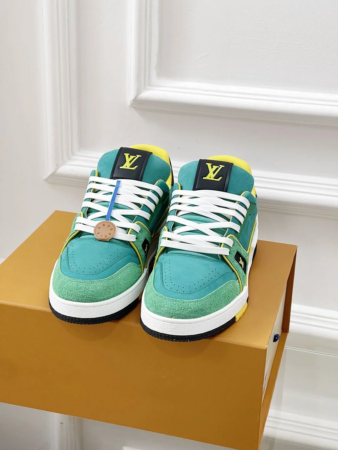 Accurate model Louis Vuitton Trainer Sneaker