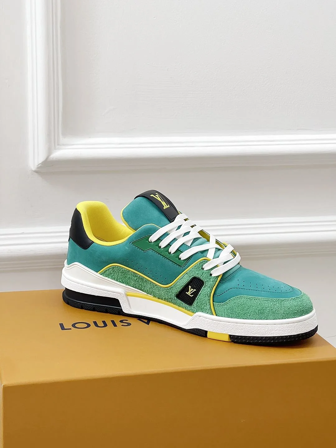 Accurate model Louis Vuitton Trainer Sneaker