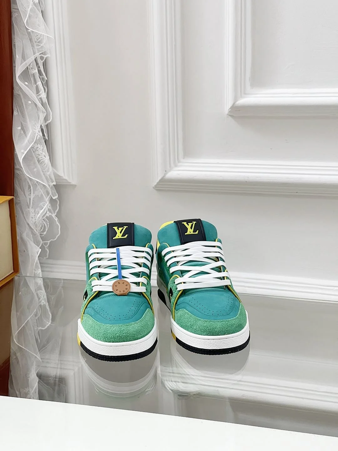 Accurate model Louis Vuitton Trainer Sneaker