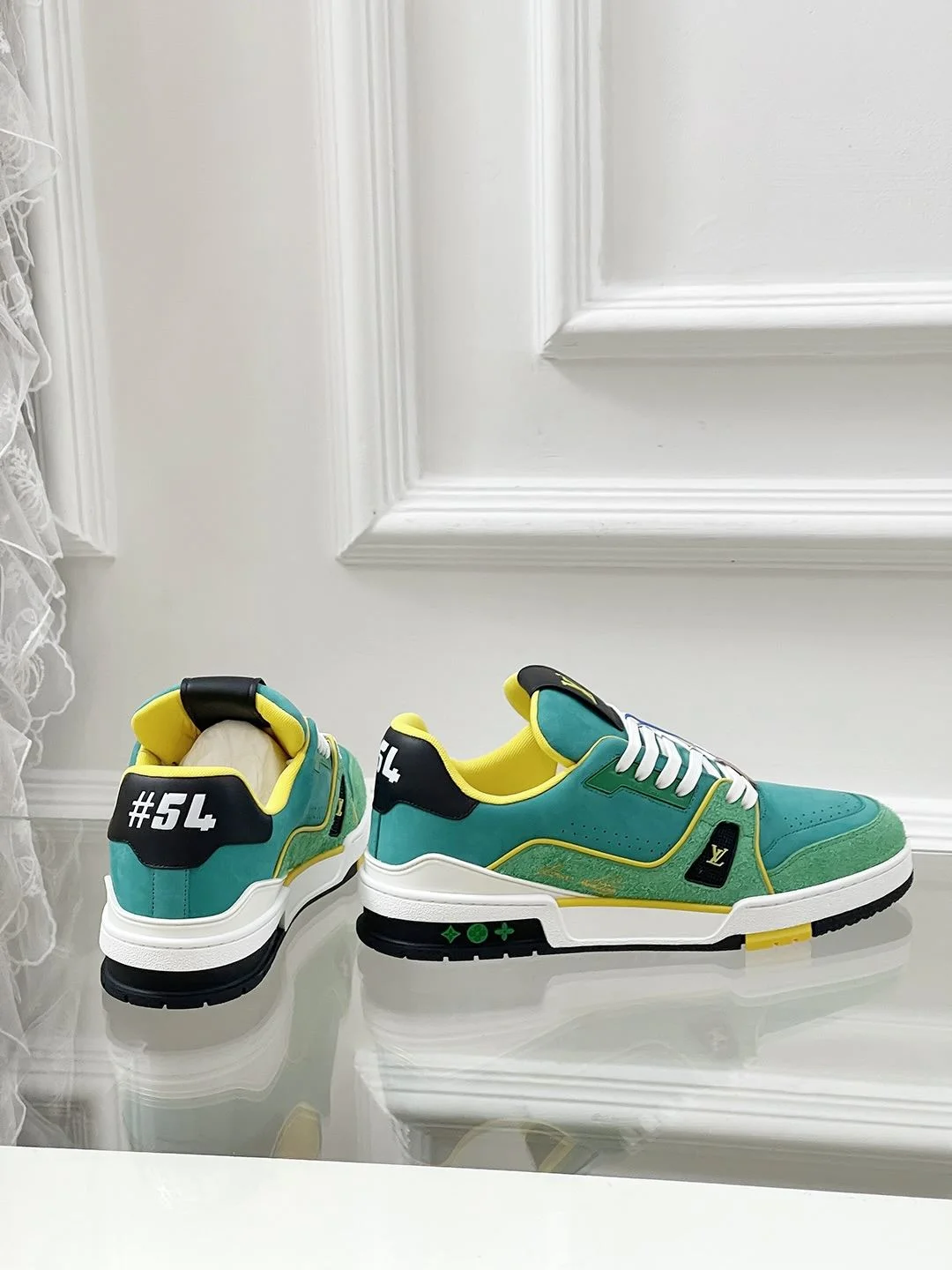 Accurate model Louis Vuitton Trainer Sneaker