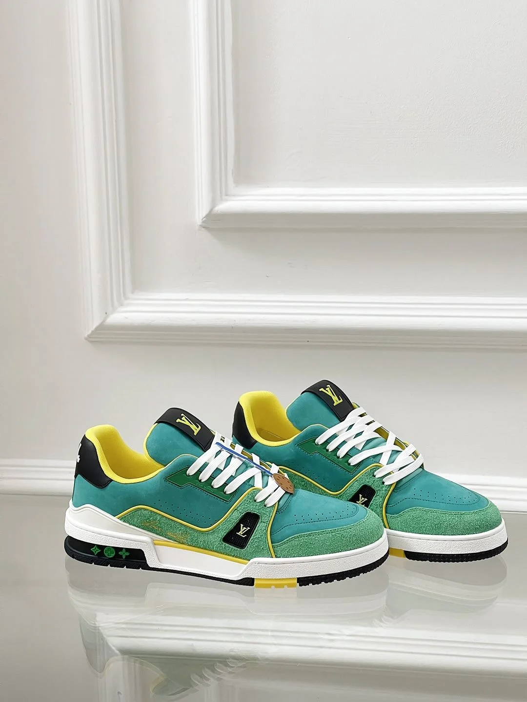 Accurate model Louis Vuitton Trainer Sneaker