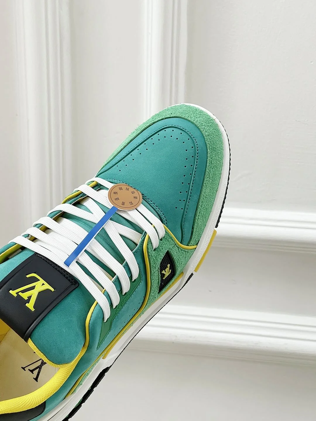 Accurate model Louis Vuitton Trainer Sneaker