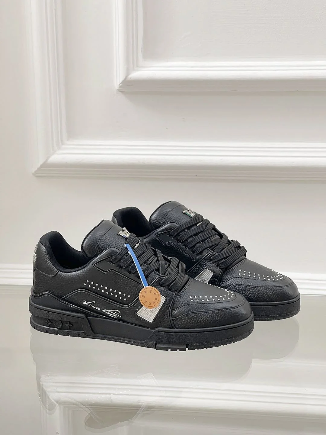Accurate model Louis Vuitton Trainer Sneaker