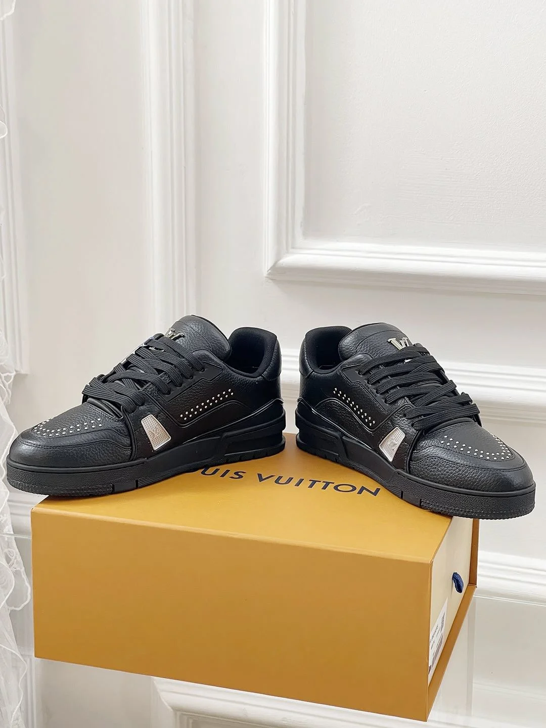 Accurate model Louis Vuitton Trainer Sneaker