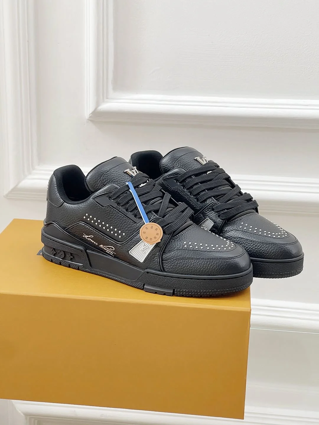 Accurate model Louis Vuitton Trainer Sneaker
