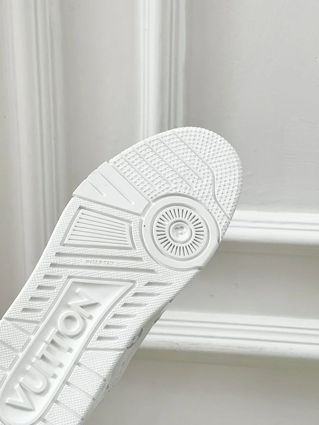 Original Louis Vuitton Trainer Sneaker