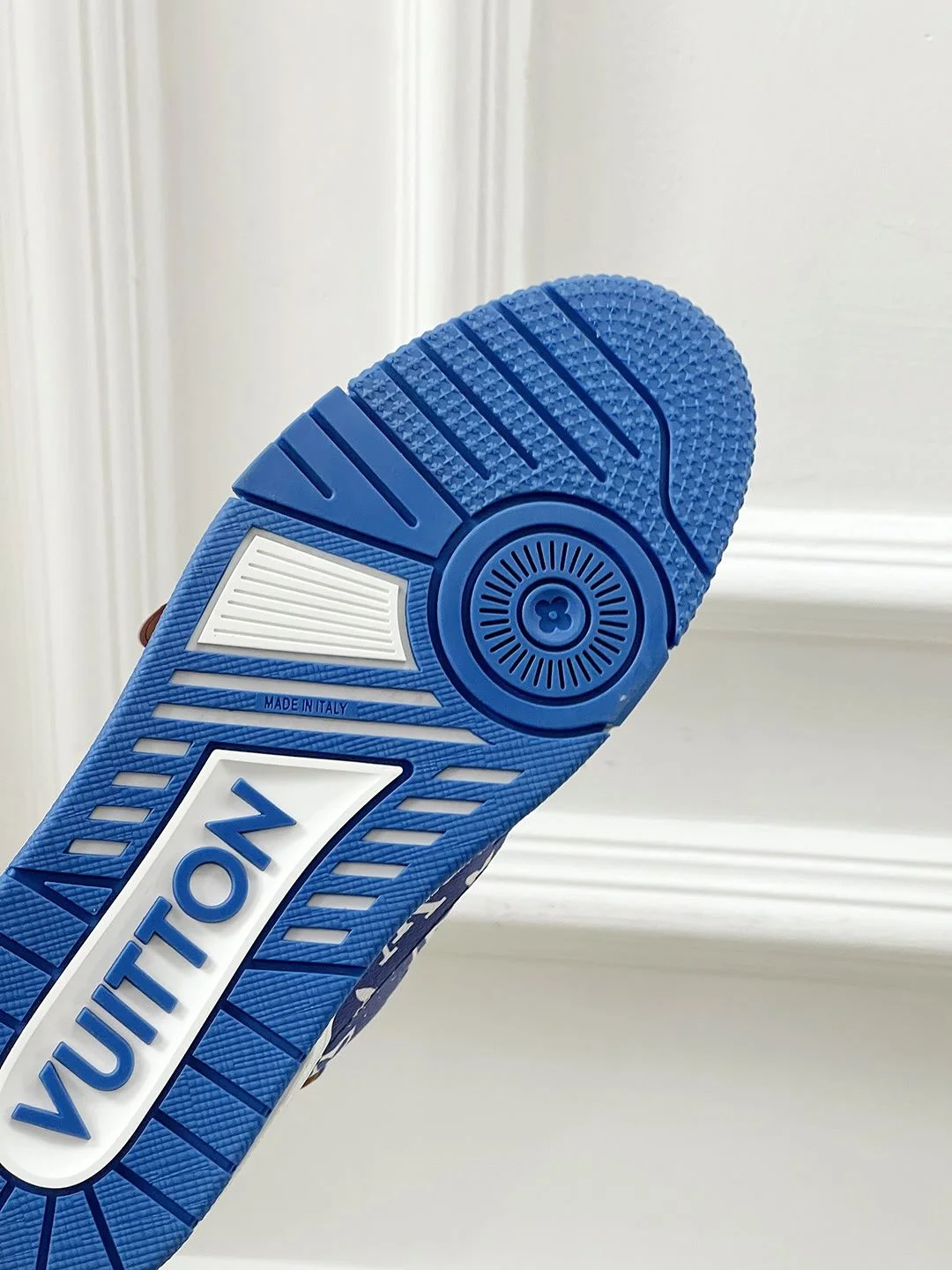 Economical Louis Vuitton Trainer Sneaker