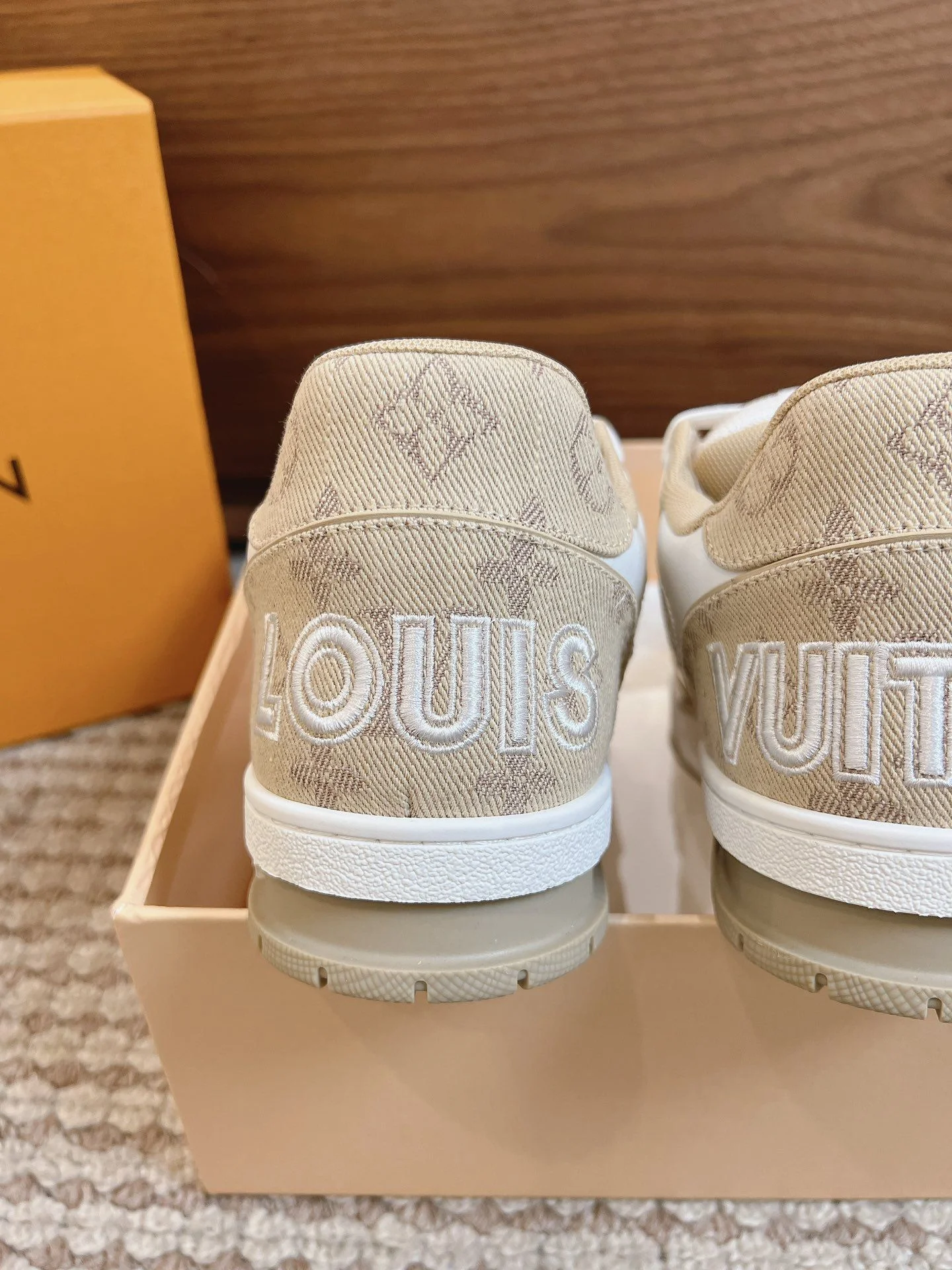 1:1 copy Louis Vuitton Trainer Sneaker