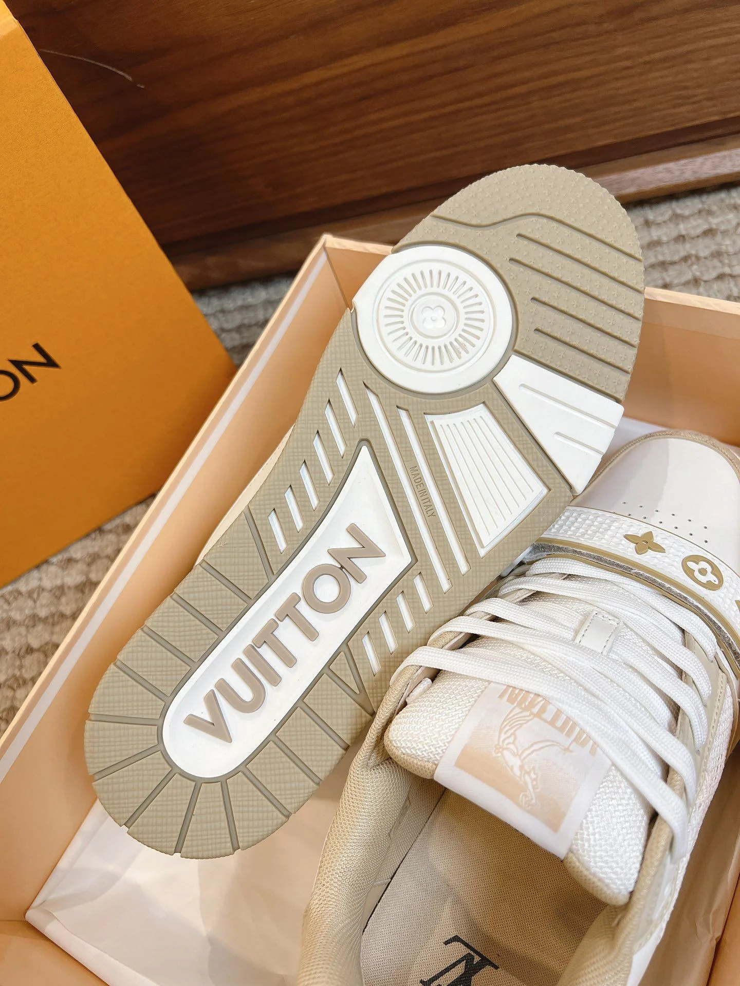 1:1 copy Louis Vuitton Trainer Sneaker