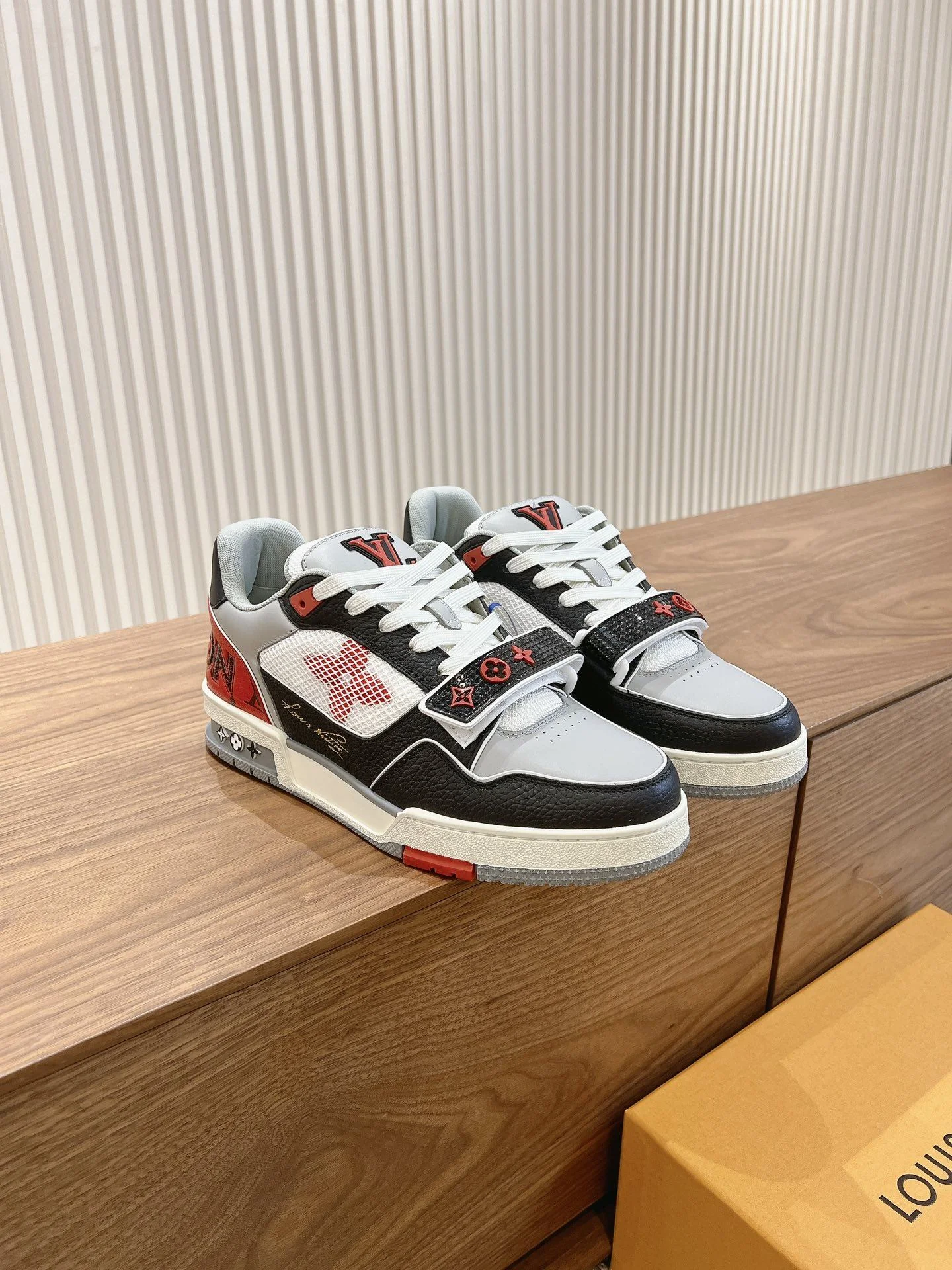 Mirror quality Louis Vuitton Trainer Sneaker