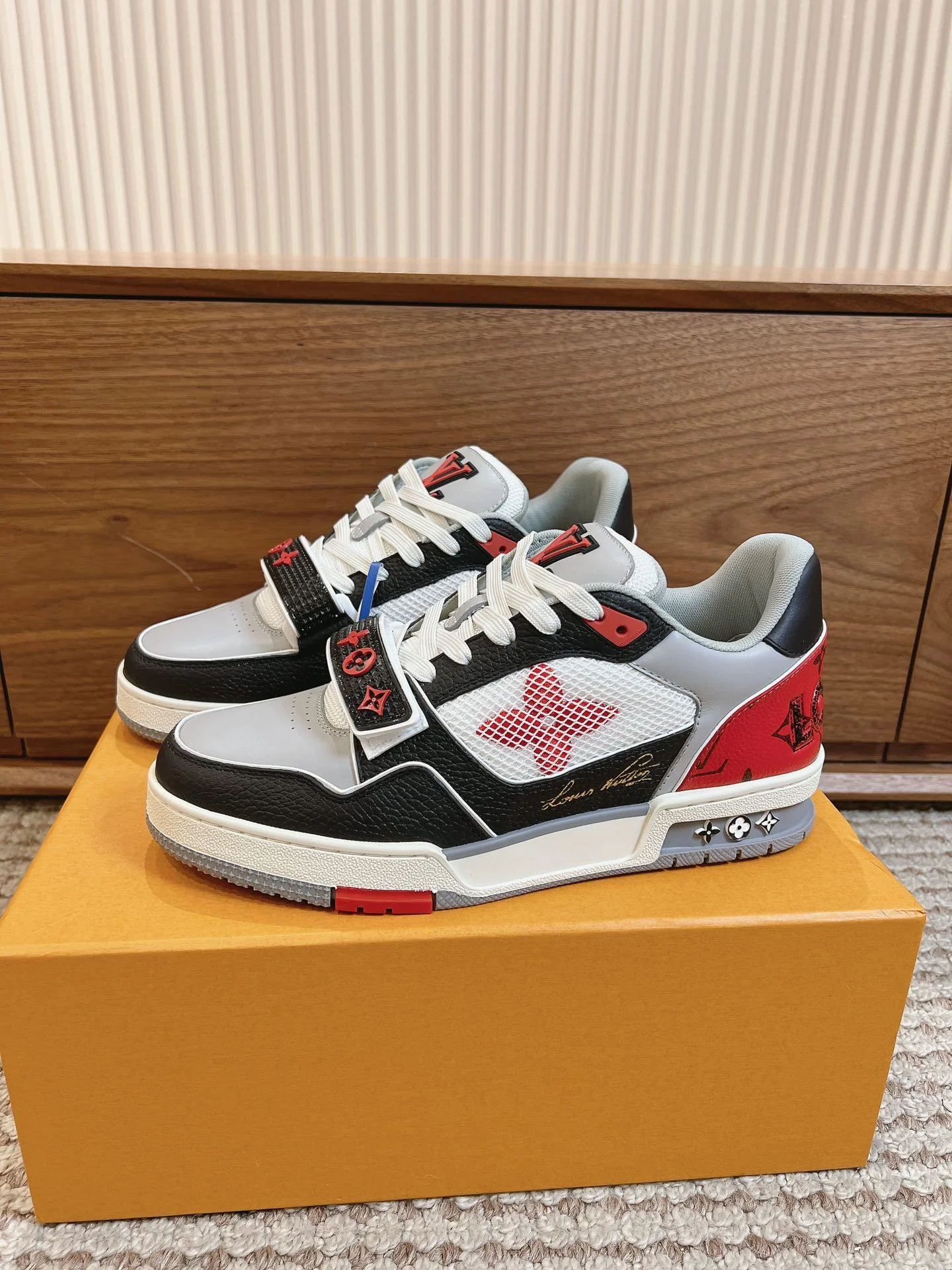 Mirror quality Louis Vuitton Trainer Sneaker