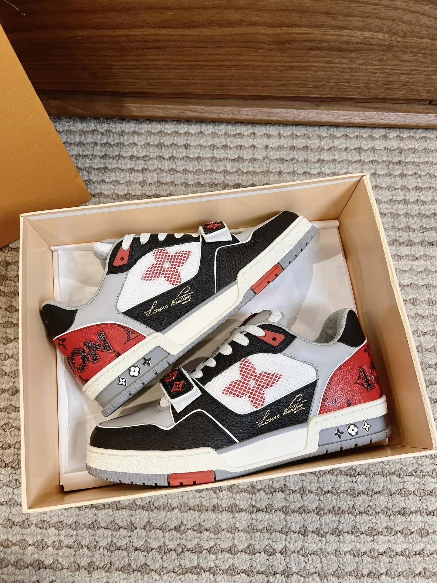 Mirror quality Louis Vuitton Trainer Sneaker