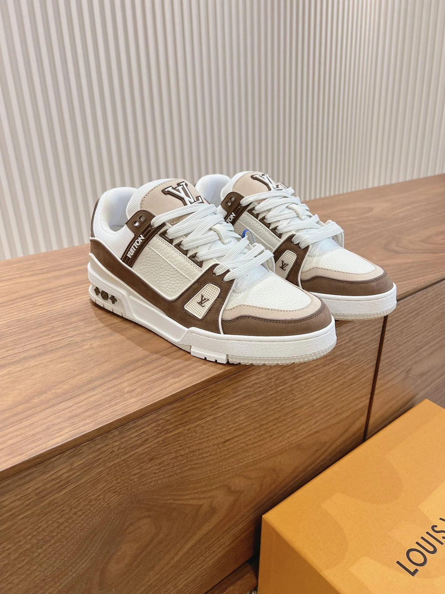 OEM Louis Vuitton Trainer Sneaker