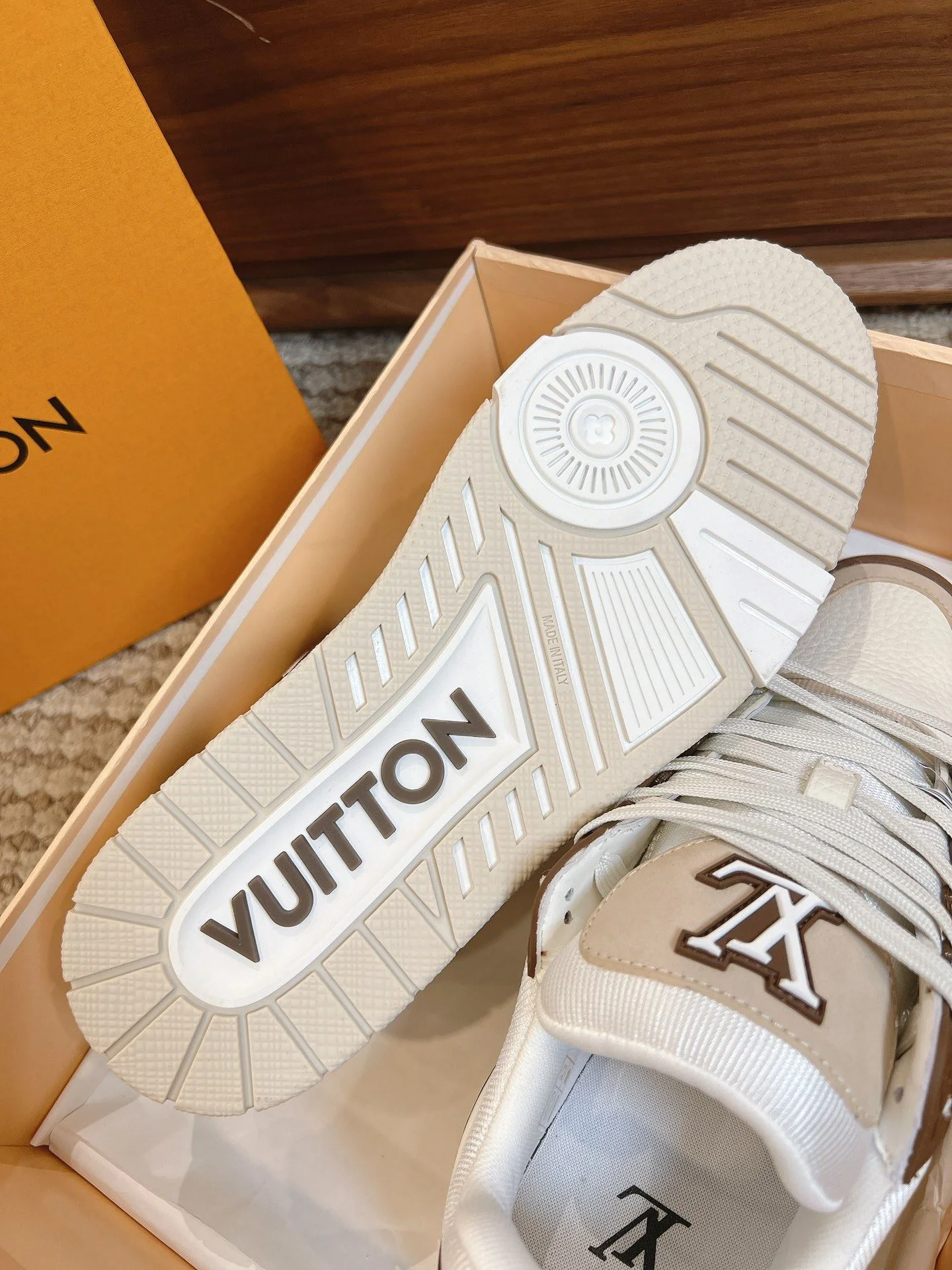 OEM Louis Vuitton Trainer Sneaker