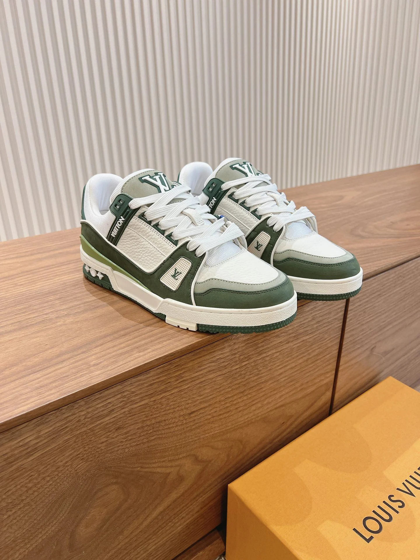 Official Louis Vuitton Trainer Sneaker
