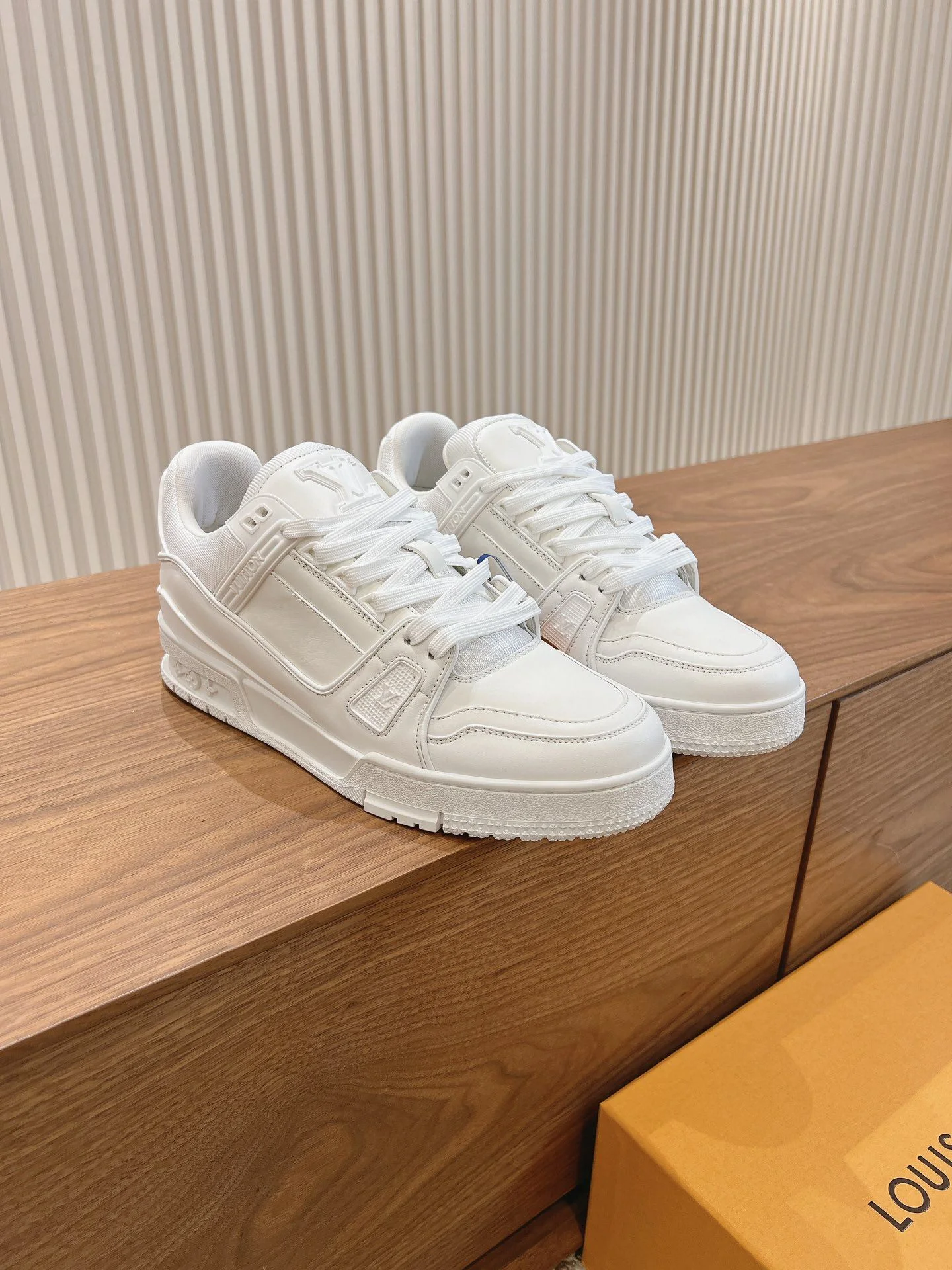 OEM Louis Vuitton Trainer Sneaker