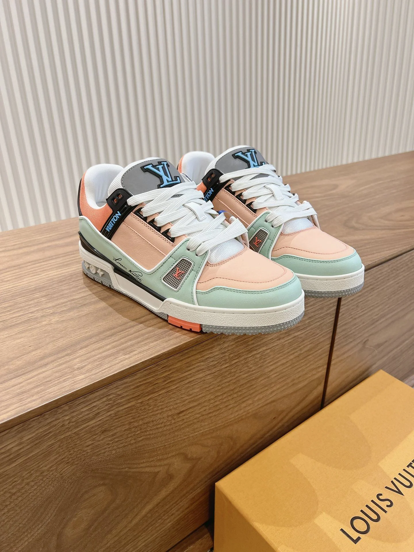 Authentic Louis Vuitton Trainer Sneaker