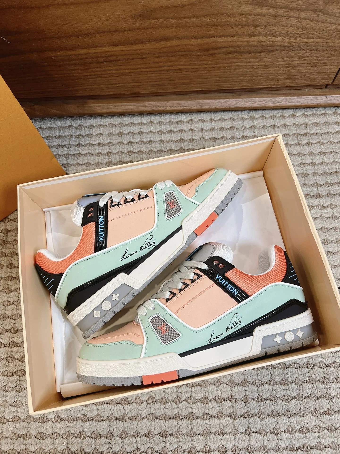 Authentic Louis Vuitton Trainer Sneaker