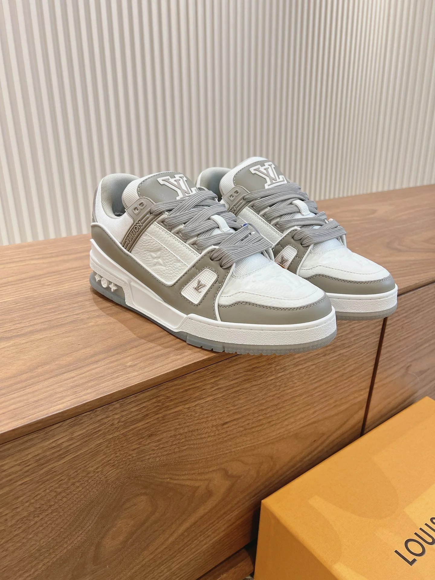 Original Louis Vuitton Trainer Sneaker