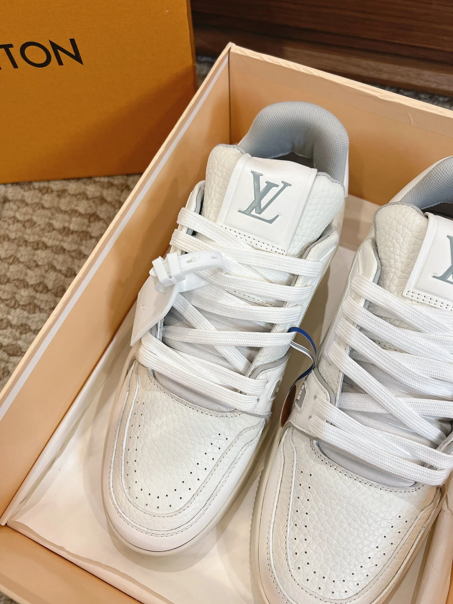 OEM Louis Vuitton Trainer Sneaker