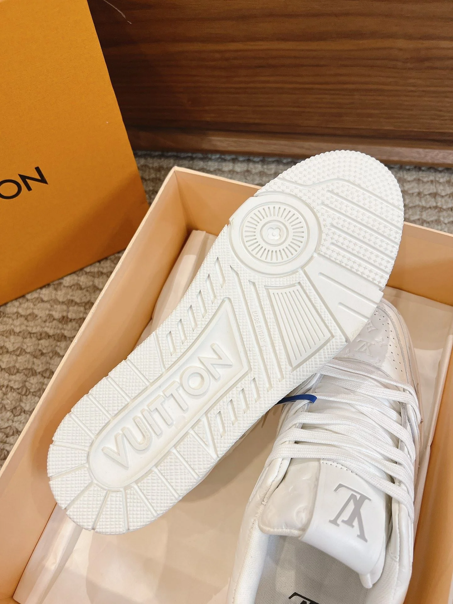 Top mirror Louis Vuitton Trainer Sneaker