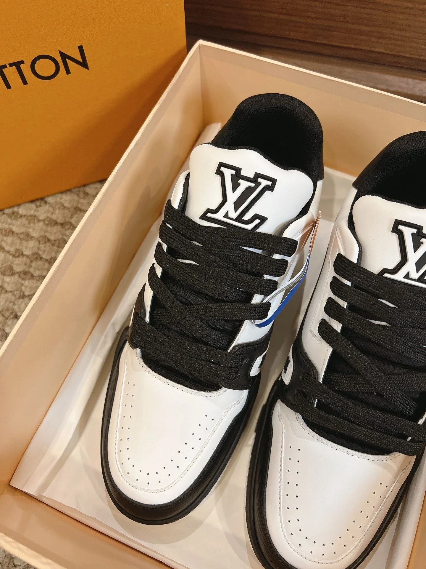 OEM Louis Vuitton Trainer Sneaker