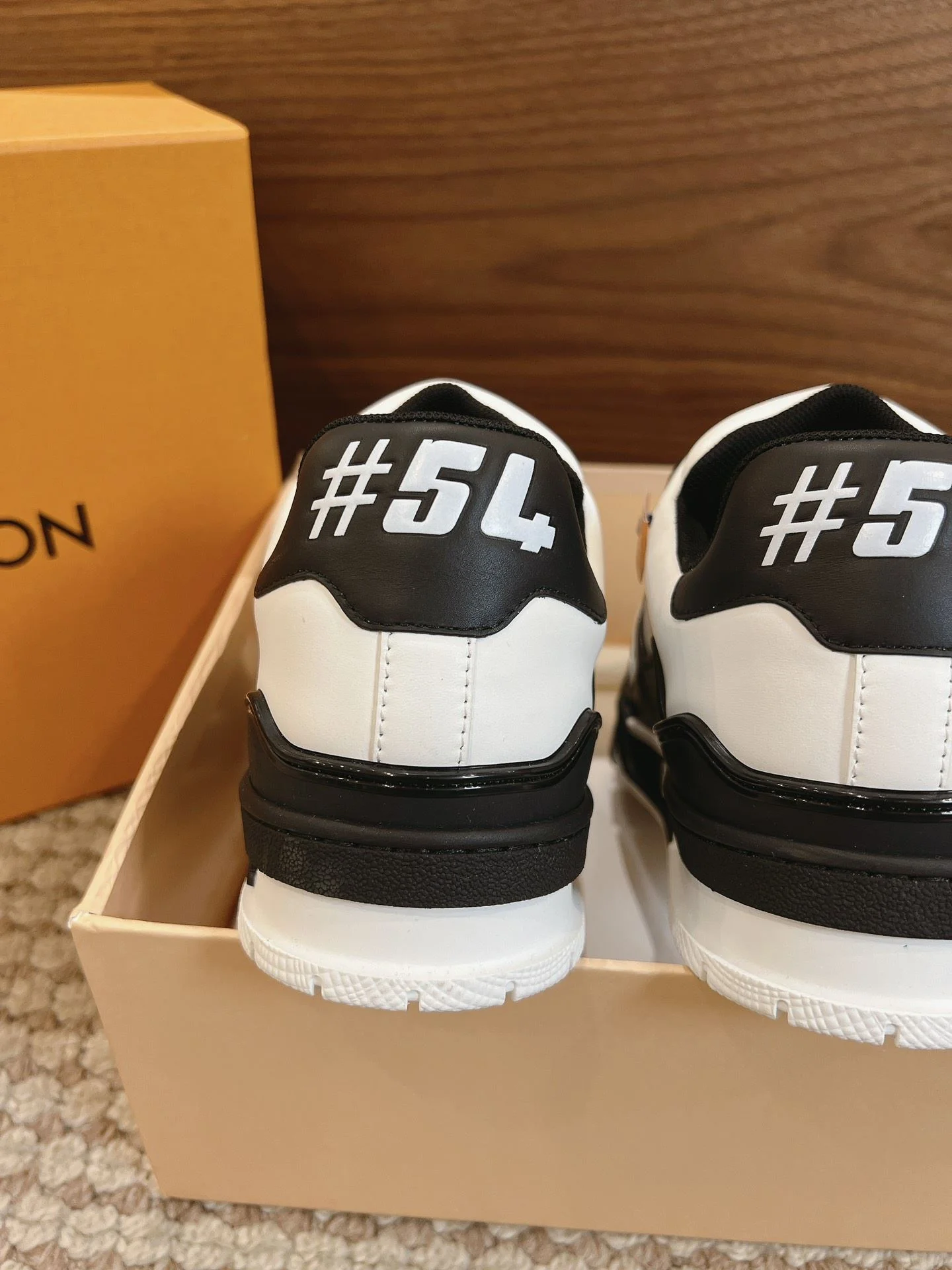 OEM Louis Vuitton Trainer Sneaker