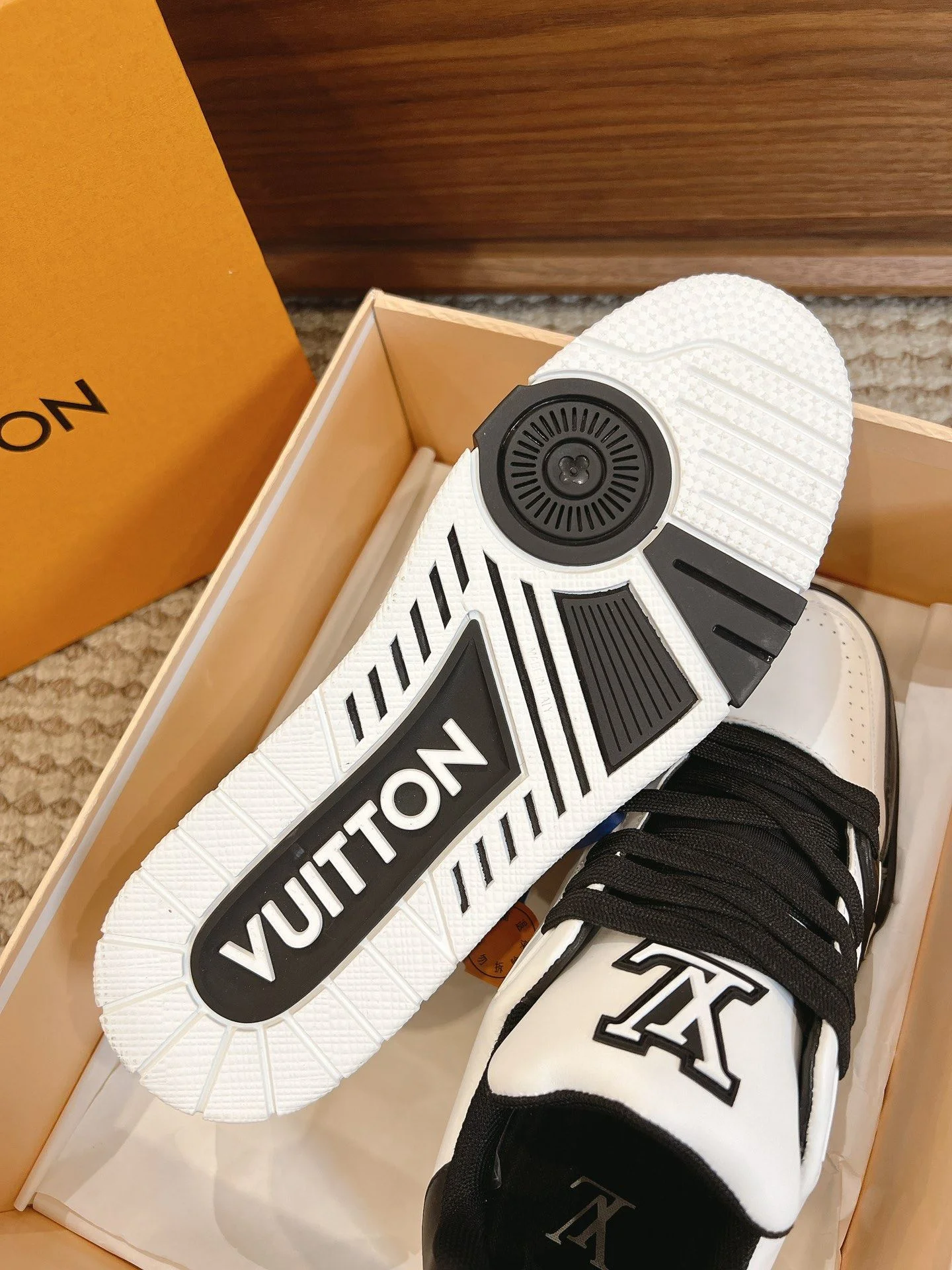 OEM Louis Vuitton Trainer Sneaker