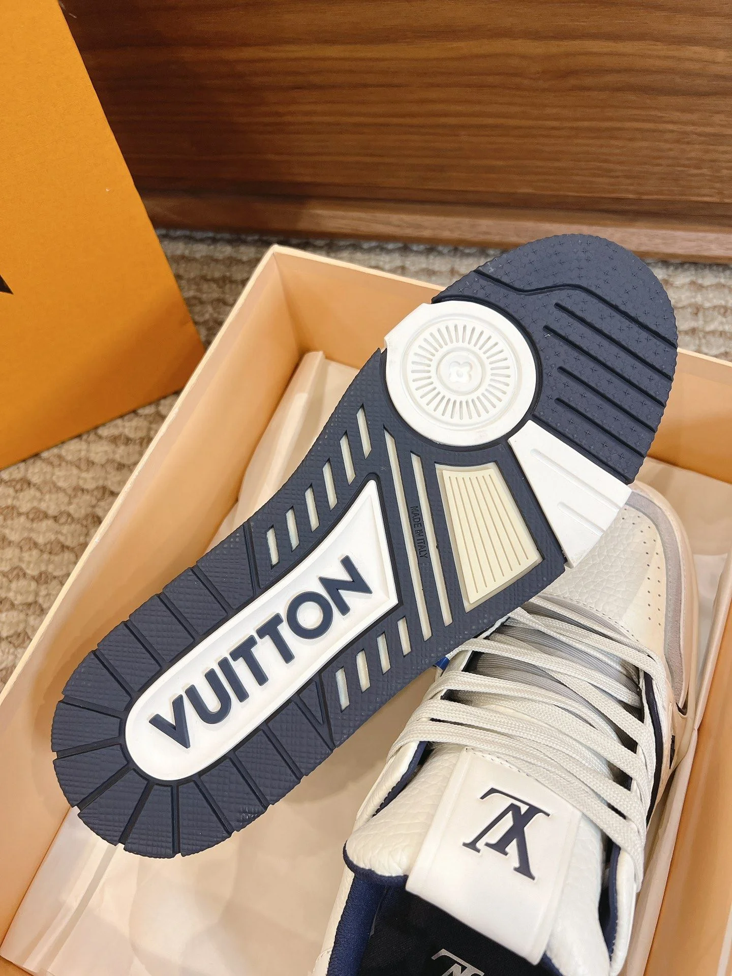 Economical Louis Vuitton Trainer Sneaker