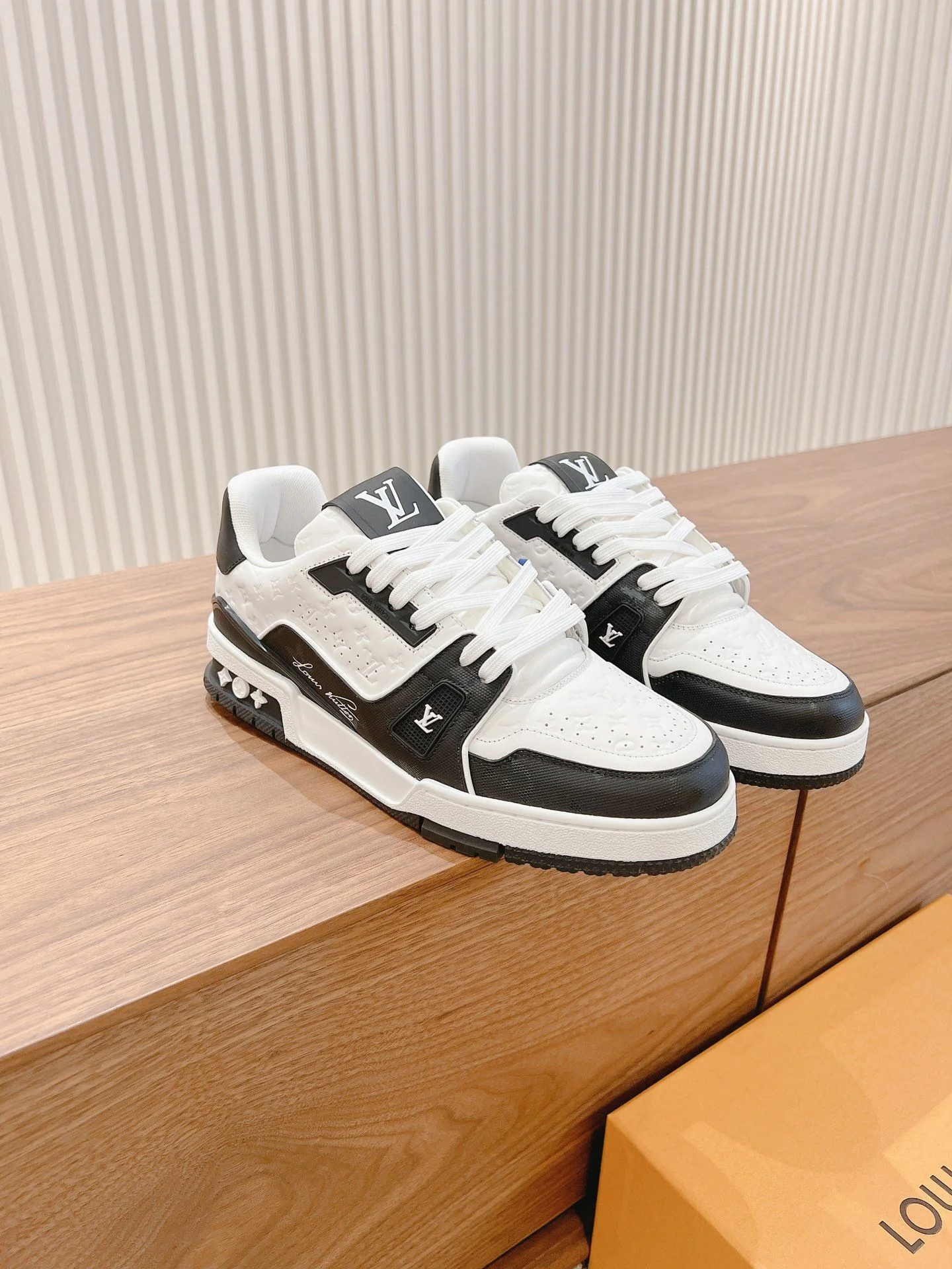 Original Louis Vuitton Trainer Sneaker