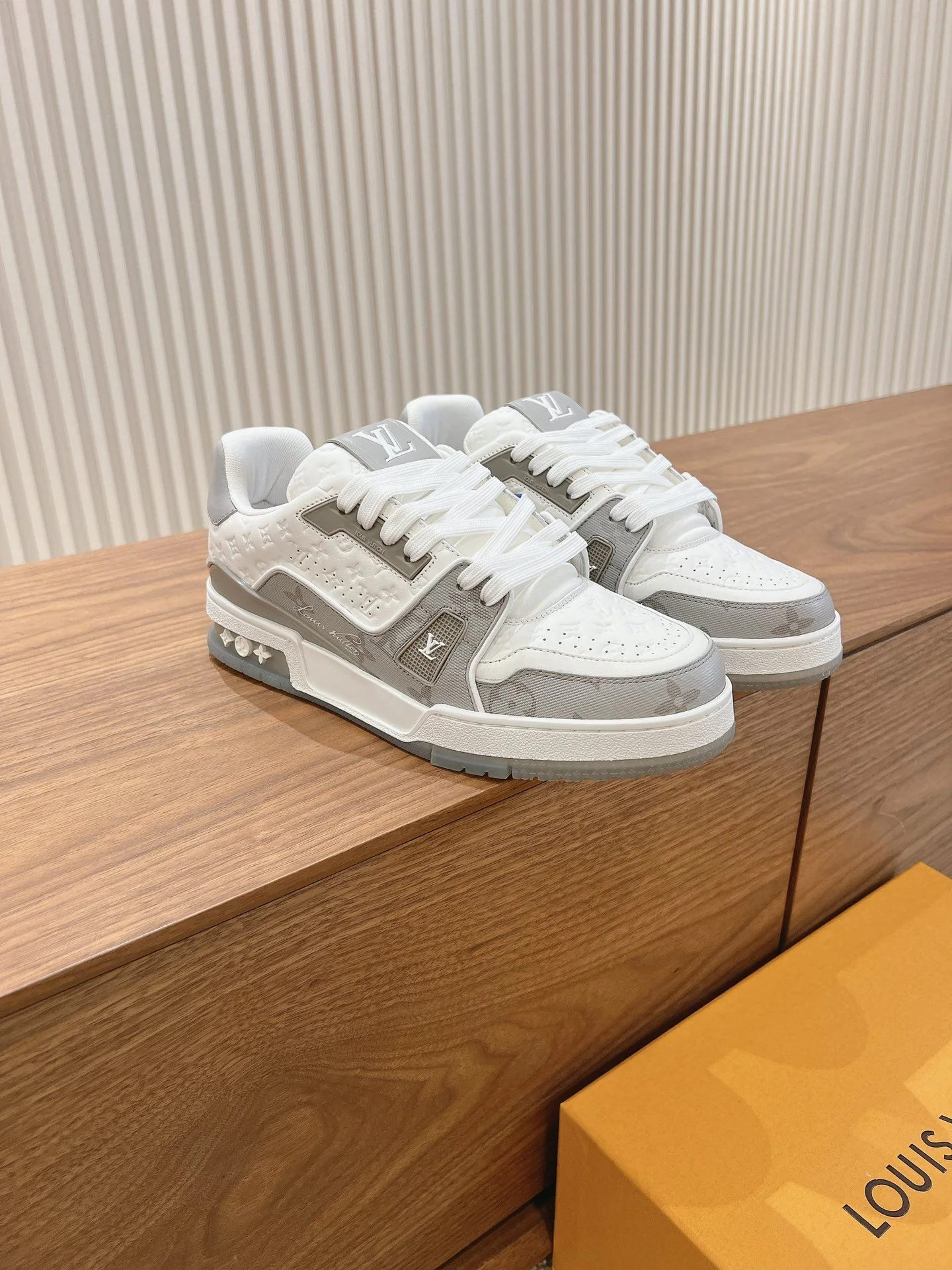 Authentic Louis Vuitton Trainer Sneaker